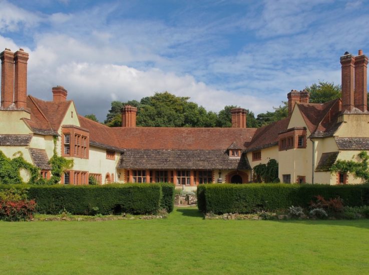 WHY OLD, HISTORIC AND LISTED BUILDINGS REQUIRE SPECIFIC INSURANCE - bruford